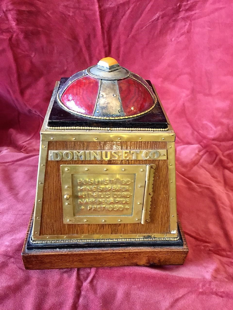 Der Pileolus Papst Pius XII in Berlin Charlottenburg - Philosophia Perennis