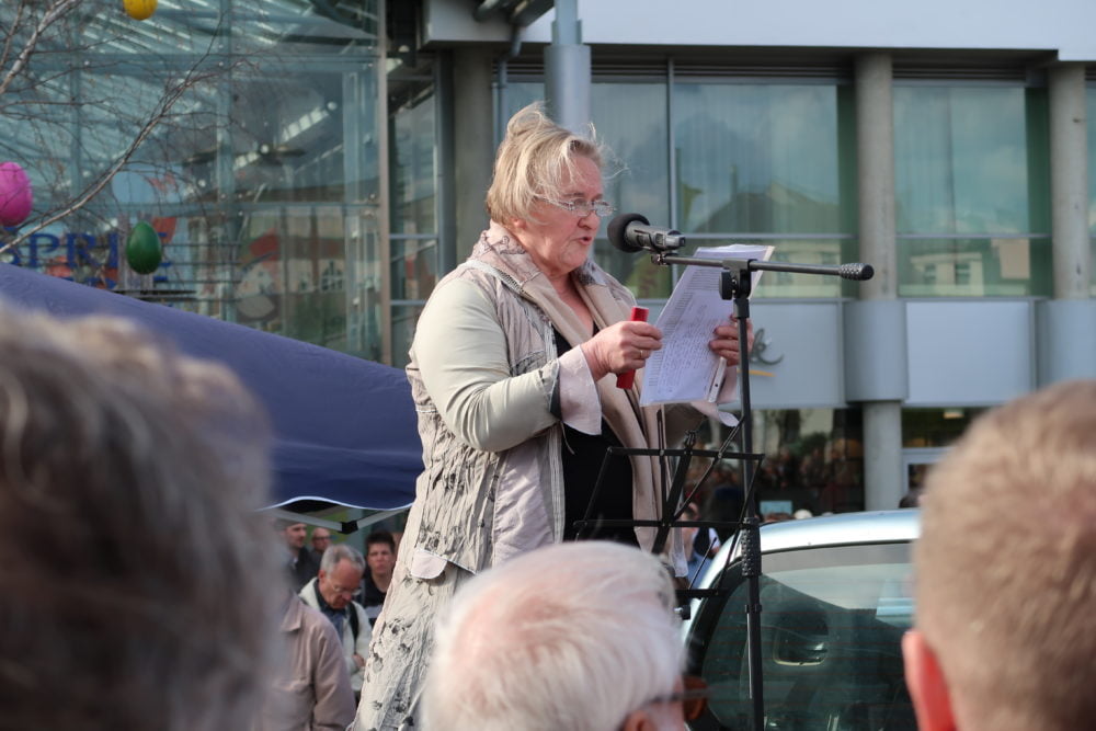 Nach "Merkel muss weg"-Demo in Cottbus: Migrant greift Demoteilnehmer ...