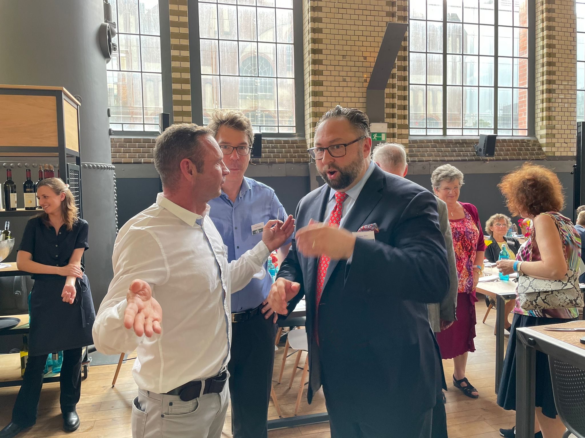 GETTR-Chef Jason Miller: "Elon Musk hat den blauen Vogel abgeschossen"