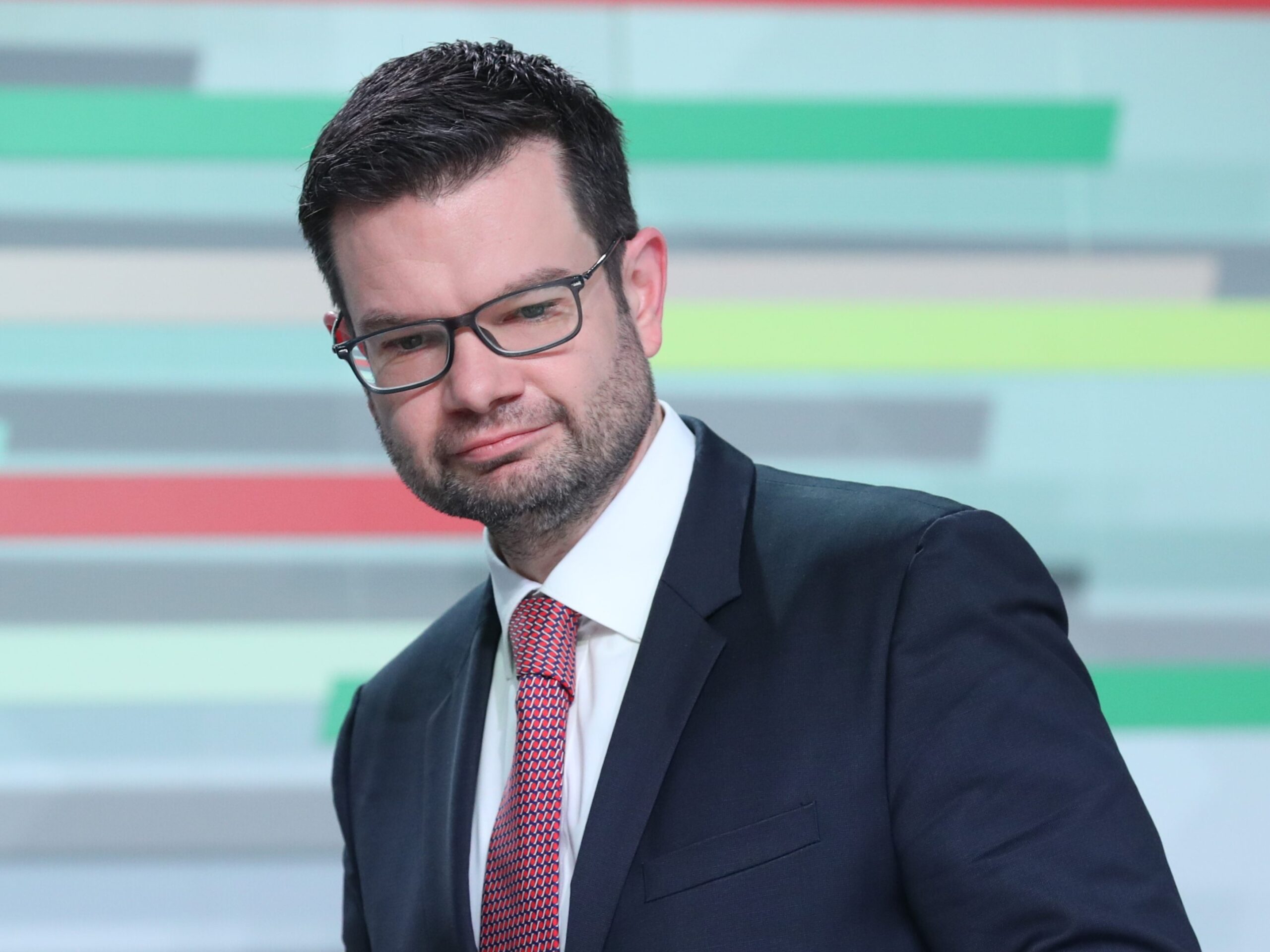 Antiliberal: Buschmann für Zensur und weitere Grundrechtsbeschränkungen